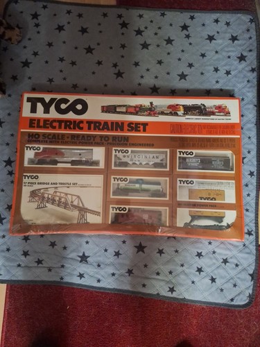 Tyco HO Santa Fe Hershey Chocolate Train Set # 7504 SEALED | eBay