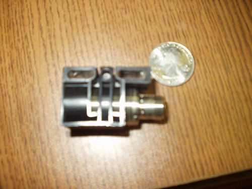 Telemecanique Sensors XSZB118 Mount F/ 18mm Dia Sensor for sale online ...