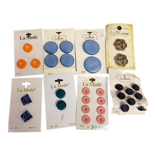 Lot of 8 La Mode Buttons Original Card Vintage Various Sizes And Colors ...