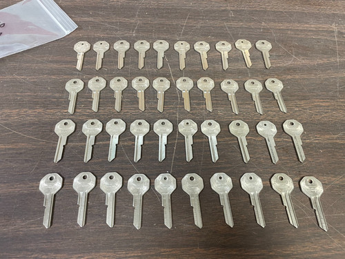LOT OF 40 NOS 1940s 1950s 1960s GM CHEVY BRIGGS & STRATTON KEY BLANKS ...