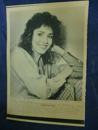 1982 Cynthia Sykes Dr. Annie Cavanero 'St. Elsewhere' Vintage Wire ...