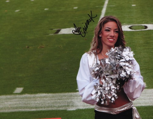 OAKLAND LAS VEGAS RAIDERETTES Signed 8x10 GLOSSY PHOTO NFL CHEERLEADERS ...
