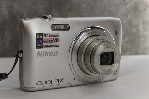 Nikon Coolpix S3500 Camera - 20.1MP, 7x Zoom, - Works/Tested *Shaky ...