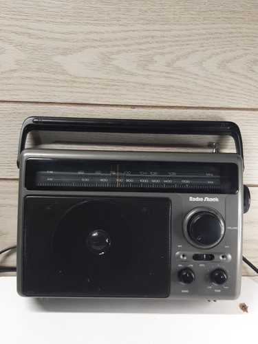 Vintage Radio Shack Portable AM FM 2 Band Radio 12-639 Tested/Working ...