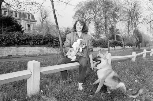 Charlotte RAMPLING in the garden of her house 1980 Old Historic Photo ...