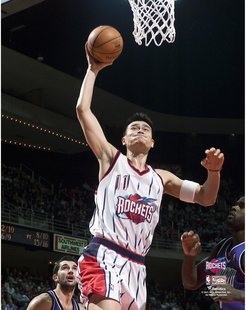 Yao Ming Dunking Without Jumping