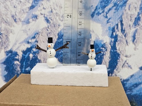 2 NEW HO SCALE SNOWMEN FOR WINTER AND CHRISTMAS SCENES ON TRAIN LAYOUT ...