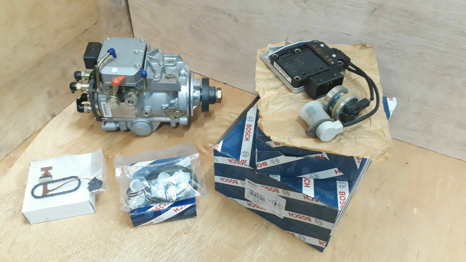 Bosch VP44 Fuel Injection Pump for Nissan Urvan 109341-4015 / 4014 ...