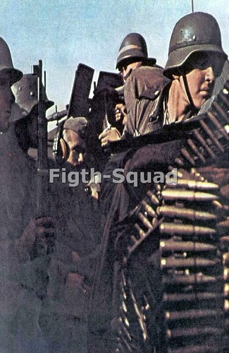 WW2 Picture Photo German Soldier Panzergrenadier in Action 8270 | eBay