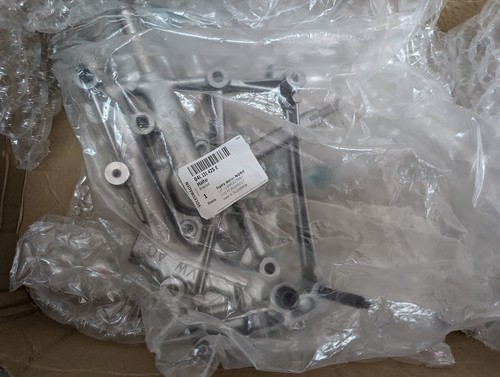 Volkswagen TRANSPORTER T6 EGR Cooler Bracket 04L131425E 2.0 TDI Genuine ...