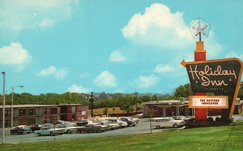 Postcard TN Columbia Tennessee Holiday Inn Old Cars Chrome Vintage PC ...