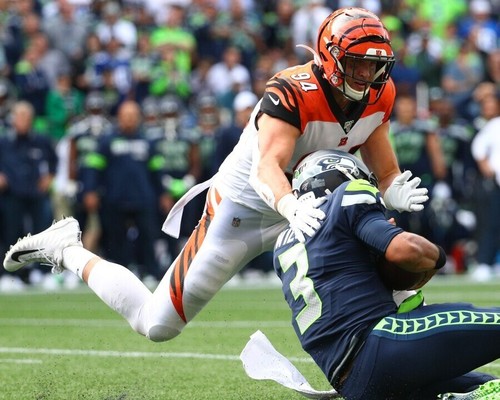 SAM HUBBARD & RUSSELL WILSON 8X10 PHOTO CINCINNATI BENGALS NFL FOOTBALL ...