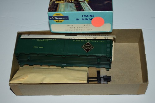 HO Scale Athearn 1609 Railway Express Agency 40' Single Door Reefer ...
