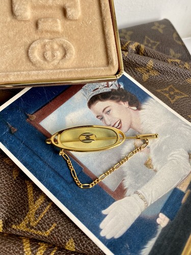 Gorgeous RARE Vintage GUCCI Lucite GG Lapel Scarf PIN Jewelry Accessory ...