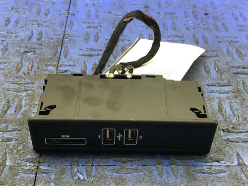 2017-2020 MERCEDES E43 CONSOLE USB DEVICE CHARING PORT SD CARD SLOT ...