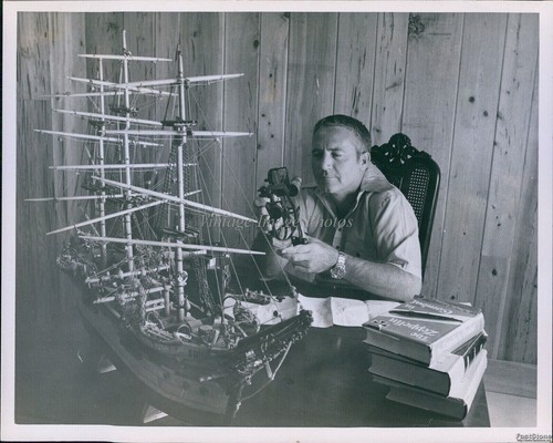 1971 Photo Distance Sailor Hugo Vihlen Sextant & Model Ship Boats 8X10 ...