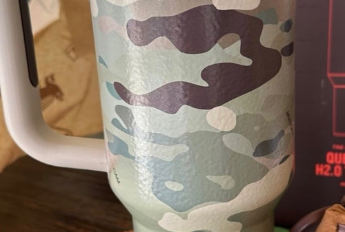 THE POST MALONE X STANLEY H2.0 FLOWSTATE TUMBLER | 40 OZ camo keychain ...