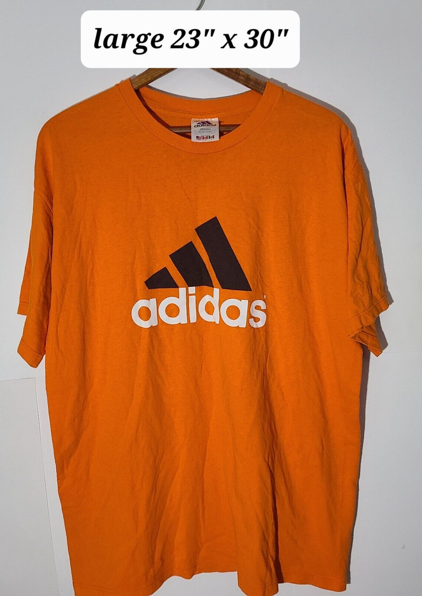 Logotipo De Adidas Naranja Un Fondo Negro Con Los Logotipos De Adidas