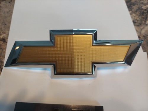 Qty 1 Genuine GM 21-23 Tahoe, Suburban, Colorado Front Grille Bowtie ...