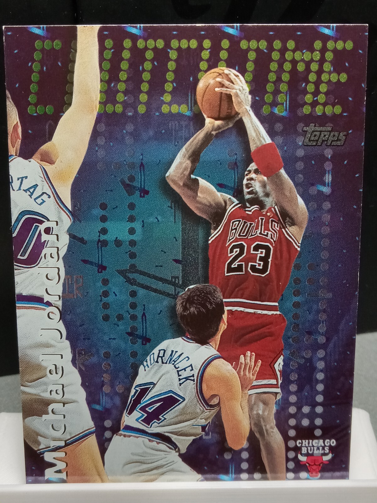 Michael Jordan 1997 Topps #CT1 Clutch Time RAW Price Guide - Sports ...