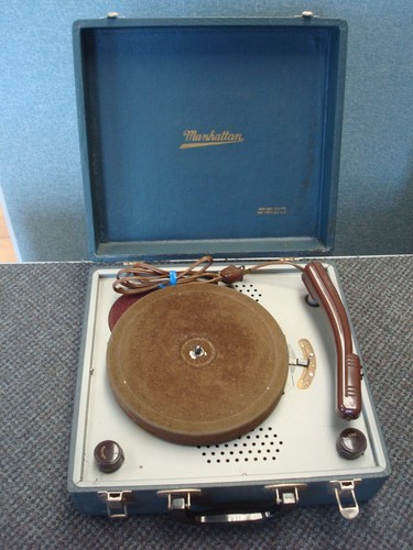 Vintage Manhattan Record Player Phonograph in Carrying Case | eBay