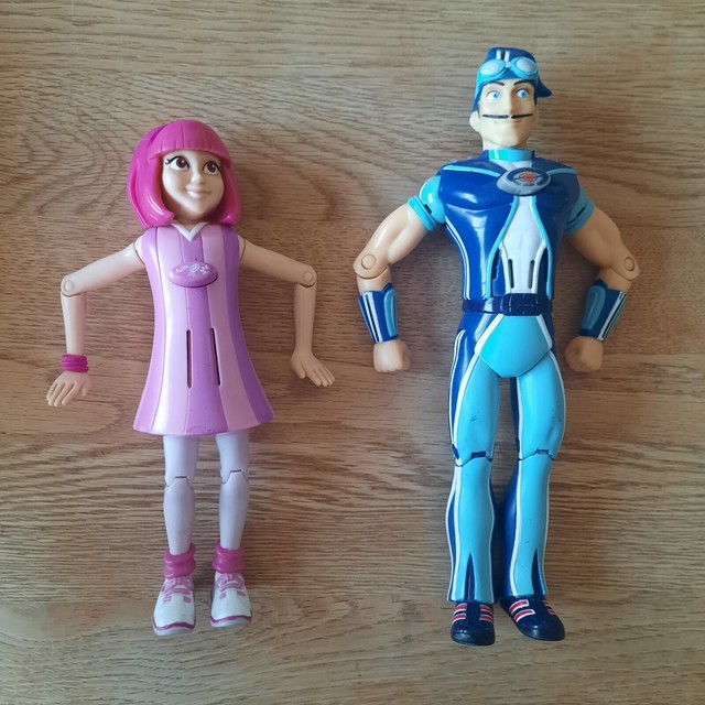 Sportacus And Stephanie Kiss