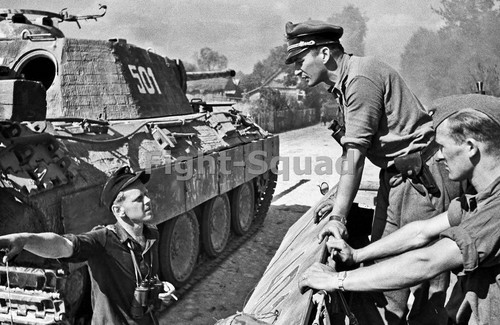 WW2 Picture Photo 1944 Panther Wiking Division Hans Jessen talking with ...