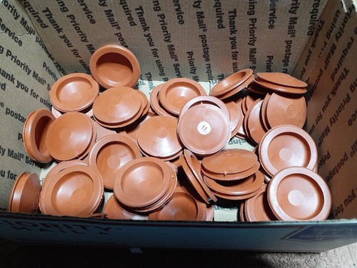 BOX OF BANK PLUGS FOR THE BOTTOM OF CERAMIC ITEMS BOX OF 1 3/4" PLUGS ...
