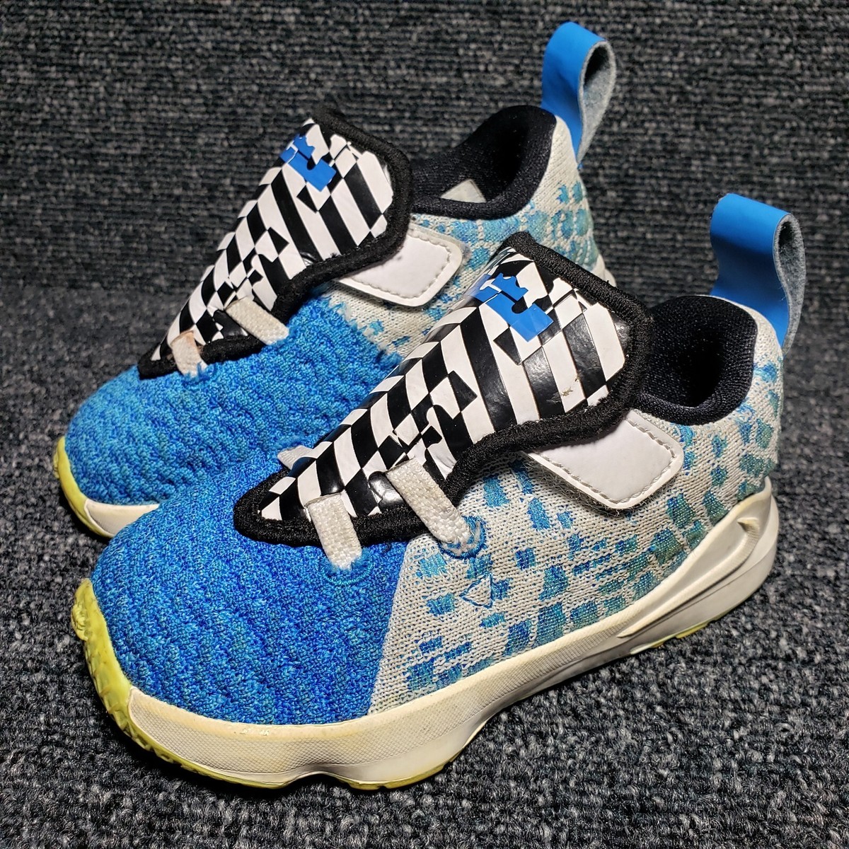 Lebron James Sapato Infantil Roxo E Azul