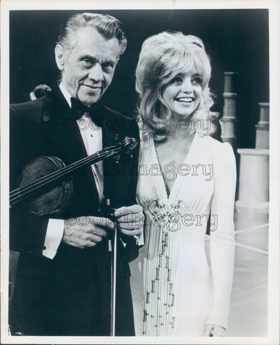 Press Photo Actress Goldie Hawn With Her Violinist Father Edward ...