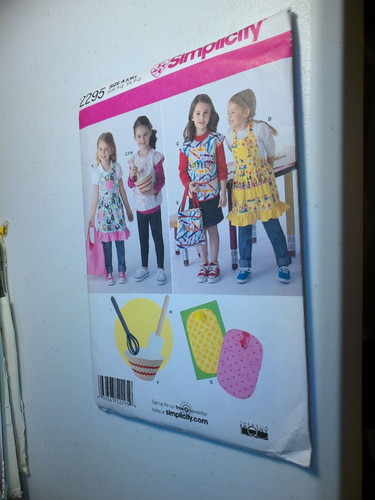 Simplicity 2295 Aprons, Bags, Bowl, Felt Whisk &Spatula Pattern Child S ...