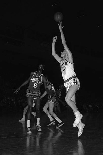 Red Kerr Of The Syracuse Nationals Shoots 1960S Old Basketball Photo 1 ...