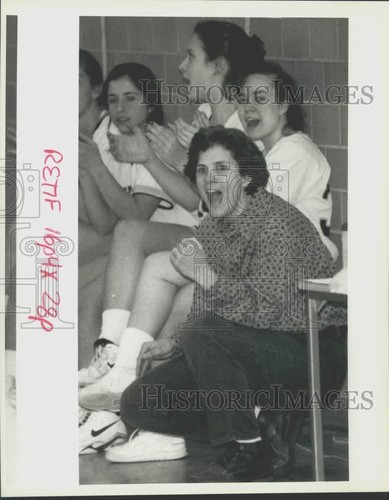 1994 Press Photo Ursuline Sherri Retif during basketball game ...