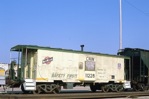 ORIGINAL SLIDE UP/CNW 11228 CABOOSE YARD ONLY | eBay