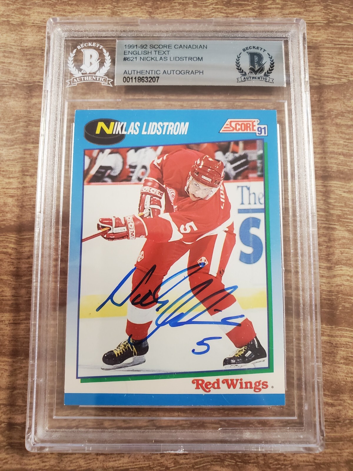 Nicklas Lidstrom Autographed Memorabilia | Signed Photo, Jersey ...