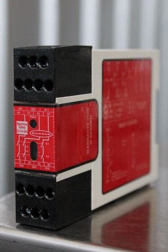 Banner ES-FA-9AA Safety Relay Module 60131 DIN Rail 24 v AC/DC e-stop ...