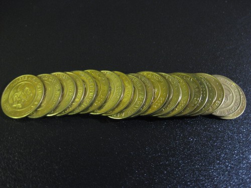 Chuck E Cheese Lot of (20) Arcade Tokens 2005 Chucky Cheese Coins! GAME ...