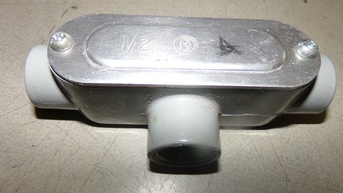 NEW Conduit Body 1/2" T 4.25 Cu/IN E254321 with Cover *FREE SHIPPING ...
