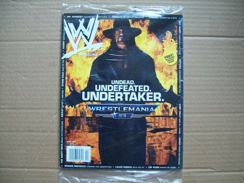 * WWE Magazine 4/2007 THE UNDERTAKER POSTER WrestleMania CM PUNK FLAIR ...