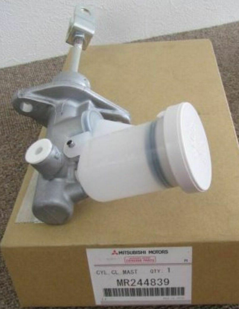 MR374330 Mitsubishi Cylinder assy,clutch master MR374330, New Genuine ...
