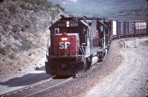 SP 8320 SD-40-2T CAJON PASS CA (SOUTHERN PACIFIC) ORIGINAL SLIDE 04-30 ...