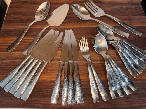 Hampton Tomodachi 18/10 Hammered Stainless Steel Silverware Lot 24 Pc ...