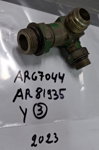 USED TRACTOR PARTS JOHN DEERE Fitting AR81935 4000, 4040, 4230, 4320 ...