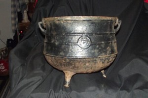 Antique Cooking Pot in Antique Cast Iron Metalware for sale | eBay