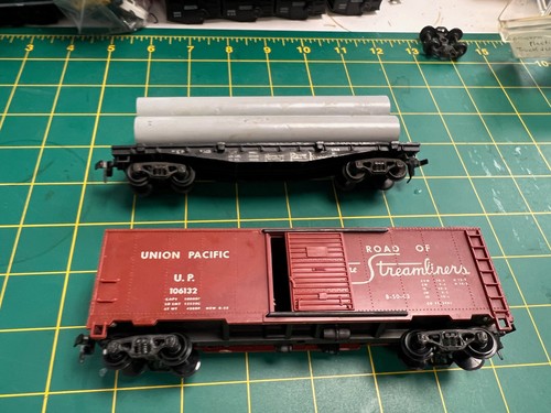 HO Scale Penn Line NKP Flat car with Pipe Load & Union Pacific Boxcar ...