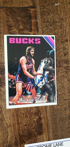1975-76 TOPPS SIGNED CARD MICKEY DAVIS MILWAUKEE BUCKS PIPERS ABA ...