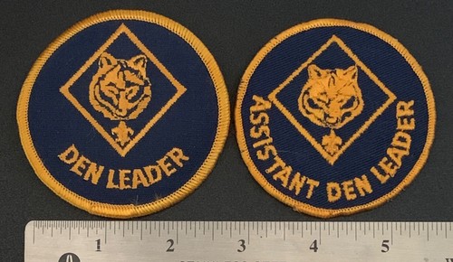 2 NOS DEN LEADER & ASSISTANT Boy Cub Scout Position PATCHES BSA Leader ...