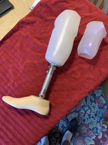 Below the Knee Prosthetic Leg & Socket Right Leg 7 24 | eBay