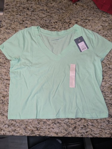 Women's Universal Thread V Neck Shirt size large shirt mellow green ...