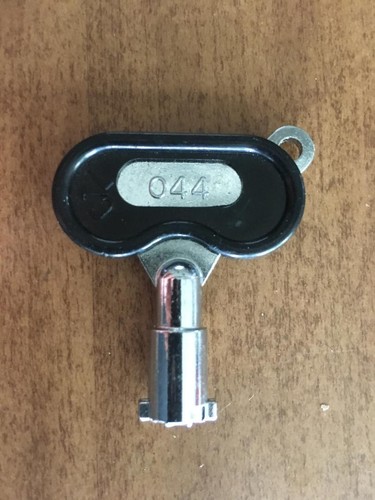 OEM PACHISLO SLOT MACHINE DOOR KEY # 044 for Yamasa Arabesques ...